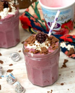Mixed Berry Milkshakes | The Realistic Nutritionist