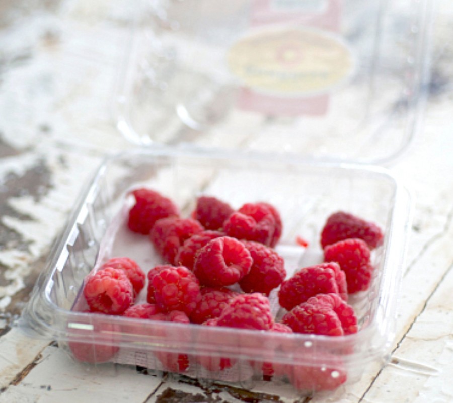 Muddled Raspberry & Orange Spritzer | The Realistic Nutritionist